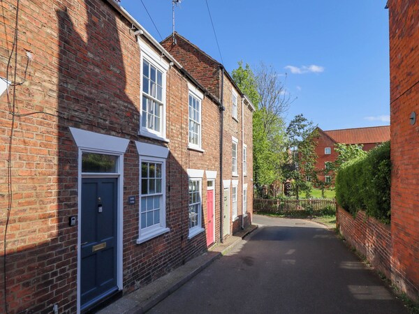 Middle Cottage - Louth