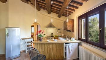 Vila, para fumantes | 6 quartos