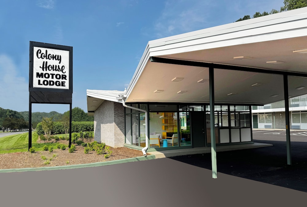 Colony House Motor Lodge - Roanoke, VA