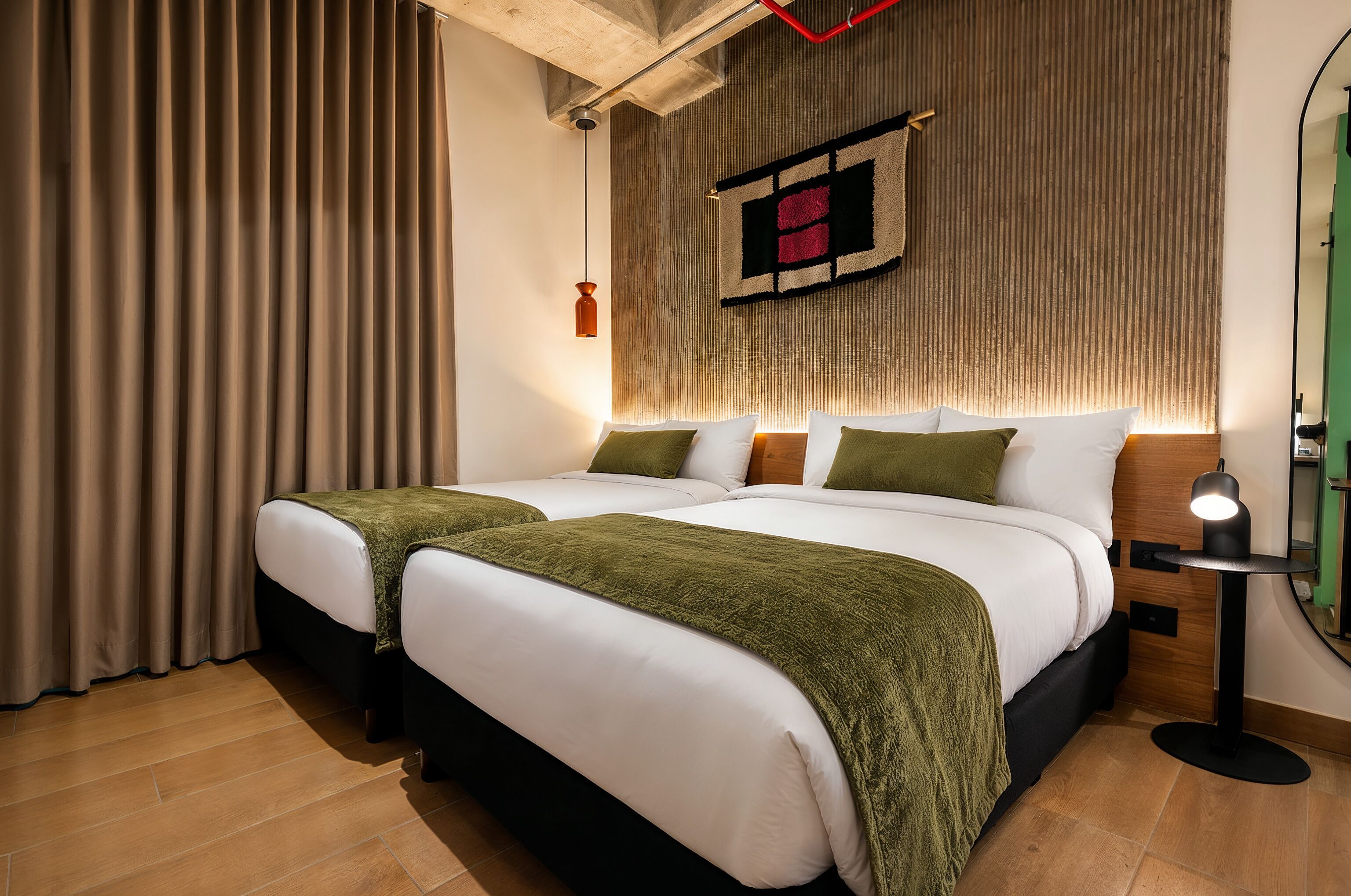 Quarto duplo luxo | Frigobar, cofres nos quartos, escrivaninha