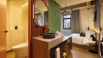 Quarto casal luxo | Cofres nos quartos, cortinas blackout, ferros/tĂĄbuas de passar roupa