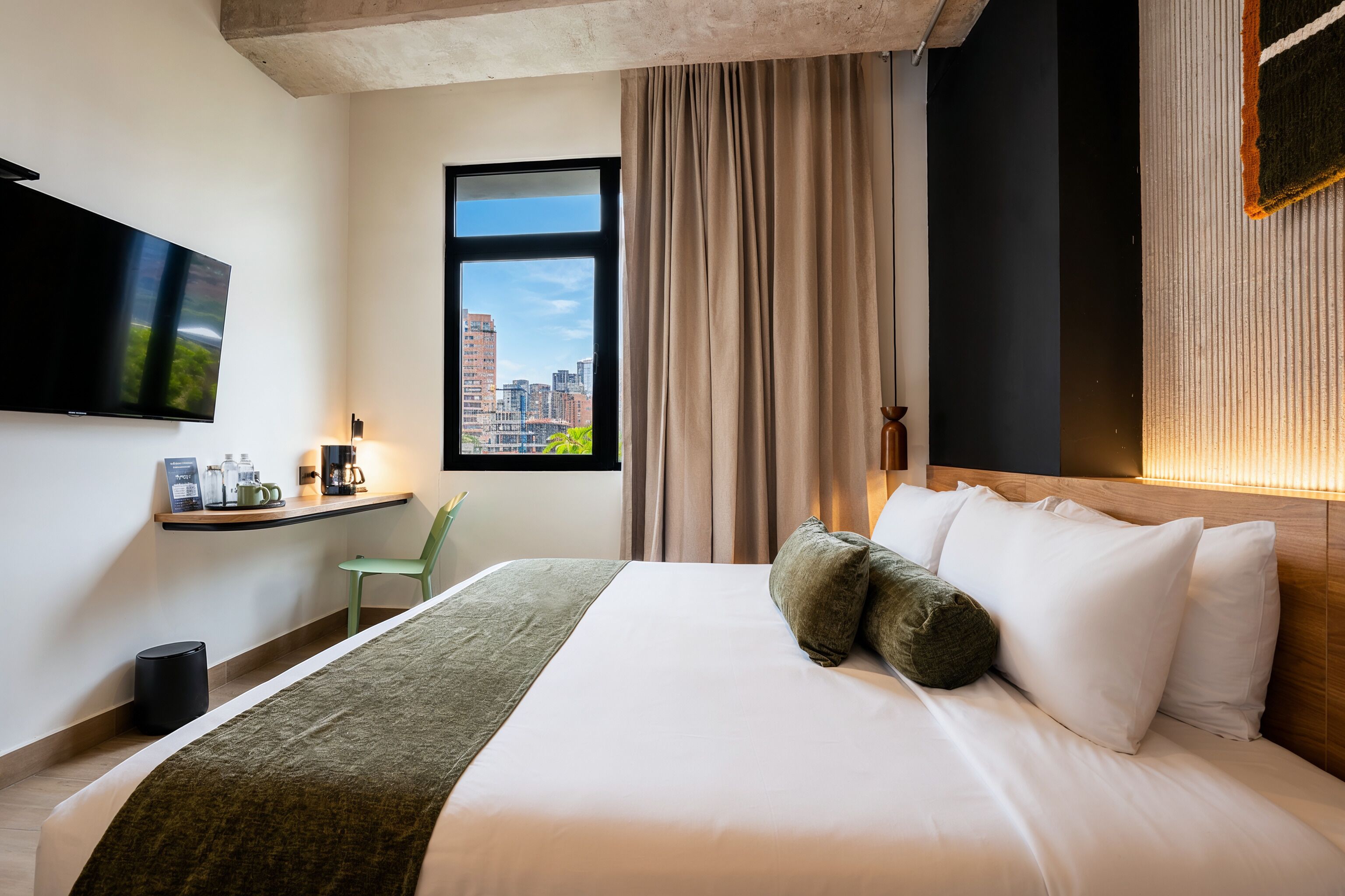 Quarto Deluxe | Minibar, cofre no quarto, secretária 