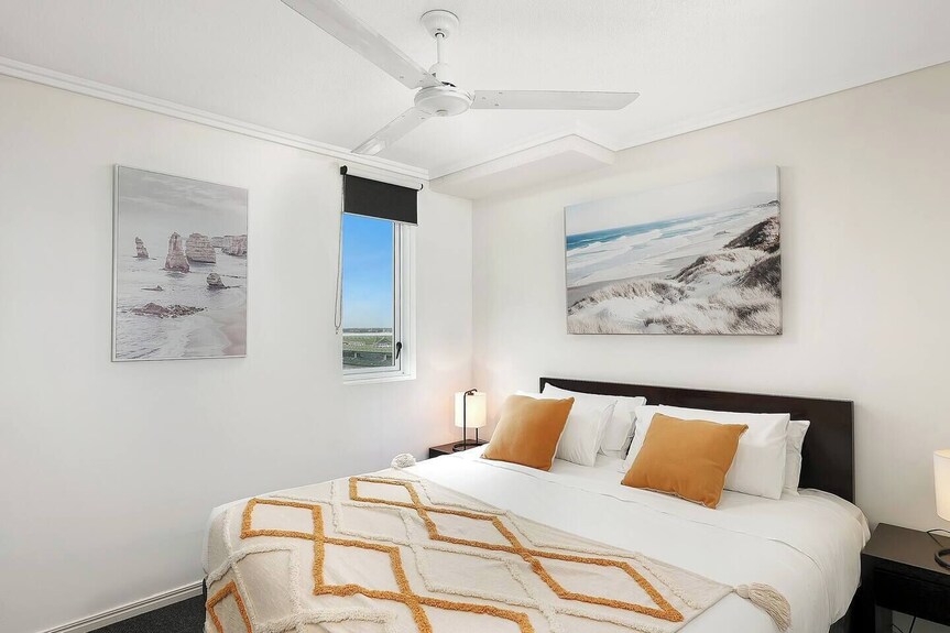 Cairns Skyline Chic Seaside Stay With Rooftop Pool - Cairns