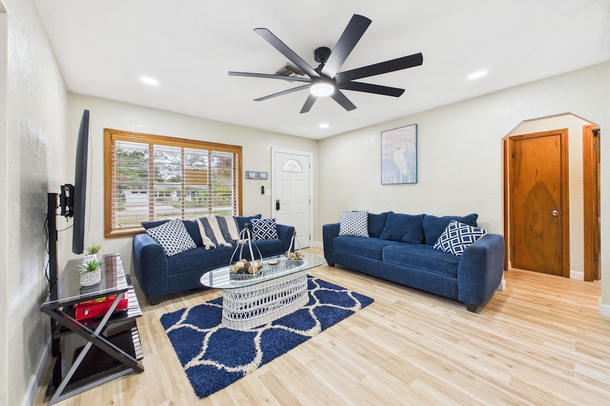 Charming 3-bedroom House With Ac, Wifi In Fantastic Melbourne - メルボルン, FL