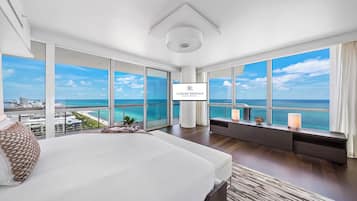 Suite de Luxo, 3 quartos, cozinha, vista para o oceano | Casa de banho | Um polibã e uma banheira separados, uma banheira de imersão total