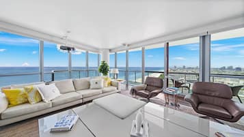 Suite de Luxo, 3 quartos, cozinha, vista para o oceano | Sala de estar