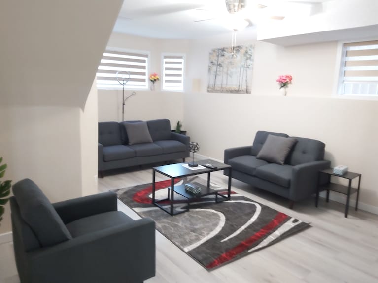 Luxurious 2 Bdrms Basement Legal Suite - Alberta