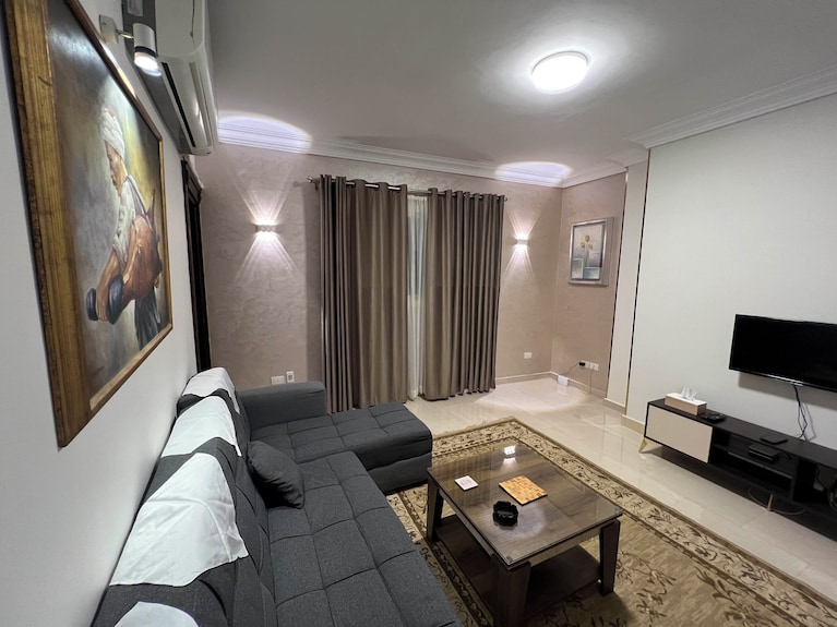 Charming 2-bedroom Apartment With Ac, Wifi In Lovely Giza Governorate & Pyramids - Giza