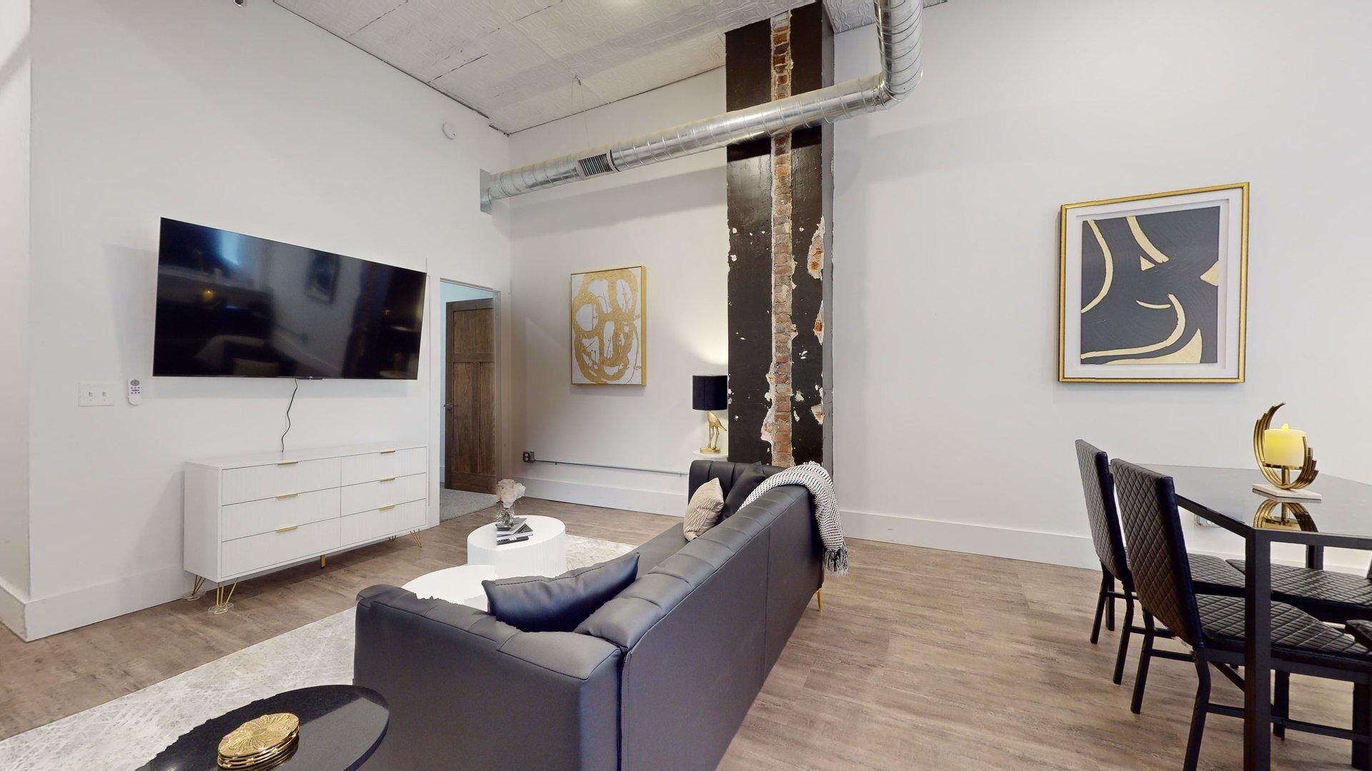 Charming 2-bedroom Apartment In The Historic Downtown Grand Island - Grand Island, NE