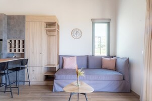 Casa Comfort, adaptado para pessoas com dificuldades de mobilidade, vista para o mar | Sala de estar | TV de ecrã plano 