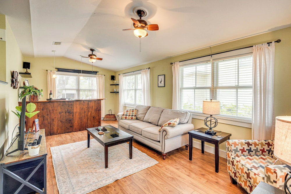 1 Block to Crescent Lake: Charming Home w/ Porch! - Crescent City | Vrbo