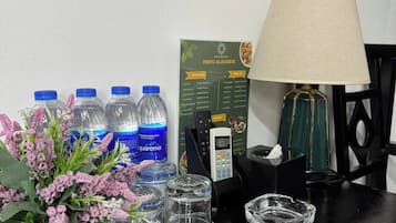 Quarto Superior, várias camas, Vista para a cidade | Roupa hipoalergénica, minibar, Wi-fi grátis