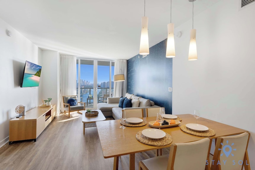 Modern Apartment W/ Stunning View + Pool - Hallandale Beach, FL