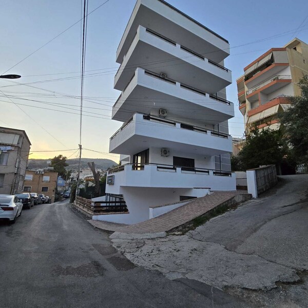 Lazy Roo Hostel Saranda - Sarandë