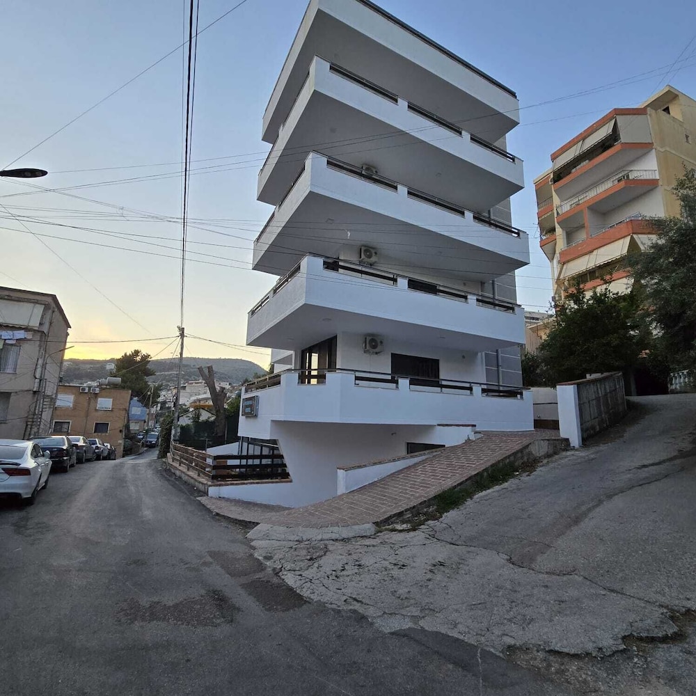 Lazy Roo Hostel Saranda - Sarandë