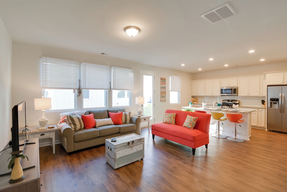 Colorful Myrtle Beach House: 2 Mi To Beaches! - Myrtle Beach