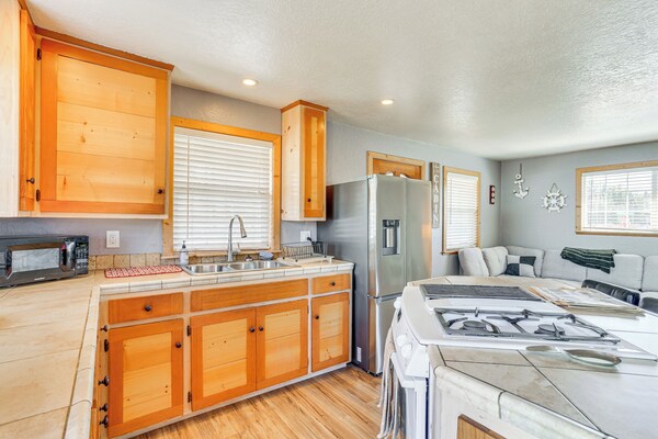 < 1 Mi To Lake Almanor: Home W/ Furnished Decks! - Chester, CA