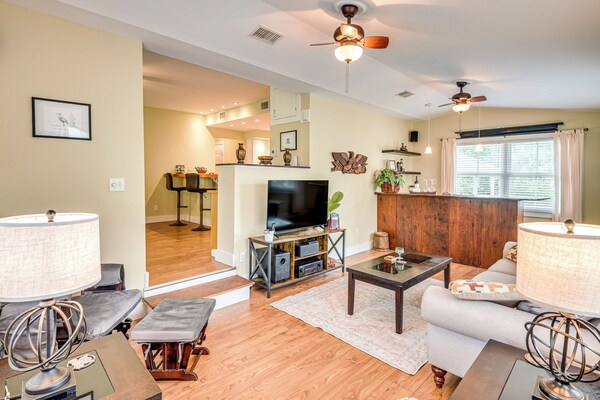 1 Block To Crescent Lake: Charming Home W/ Porch! - Crescent City, FL