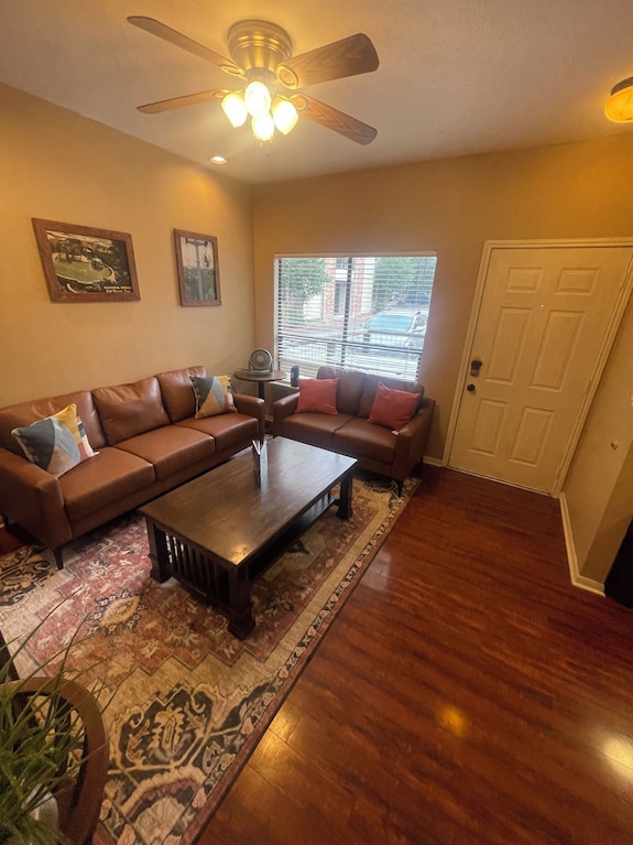Private Condo In The Heart Of Historic Downtown San Marcos , Wi-fi , Pool - San Marcos, TX