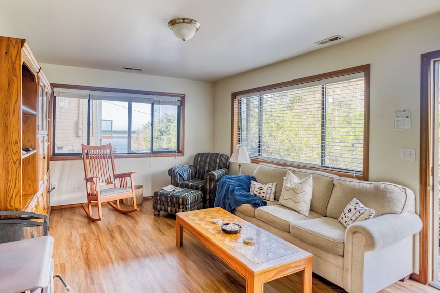 Ocean And Bay View, Two Living Spaces, Hot Tub, Ping-pong - Cape Lookout State Park, Tillamook