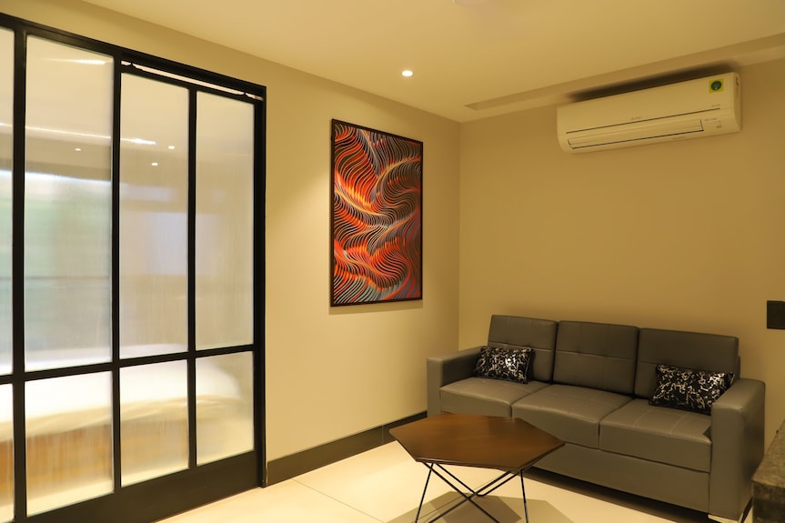 One Bhk In The Heart Of South Delhi & Famous Shopping District / Metro Access - New Delhi