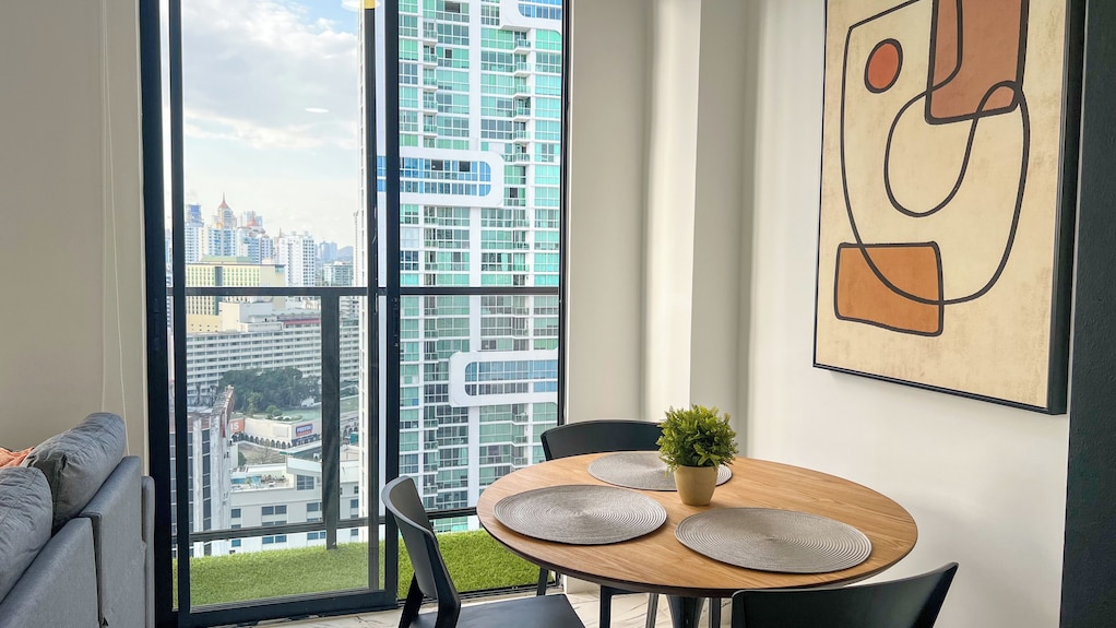 Apartment With City Views In Calle 50 3 - Panama City