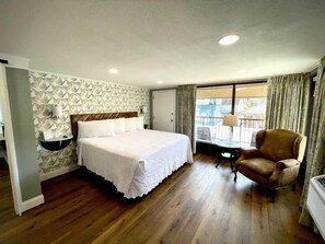 Quarto Individual de Luxo, 1 cama king-size | Secretária, secretária adequada para computadores portáteis 