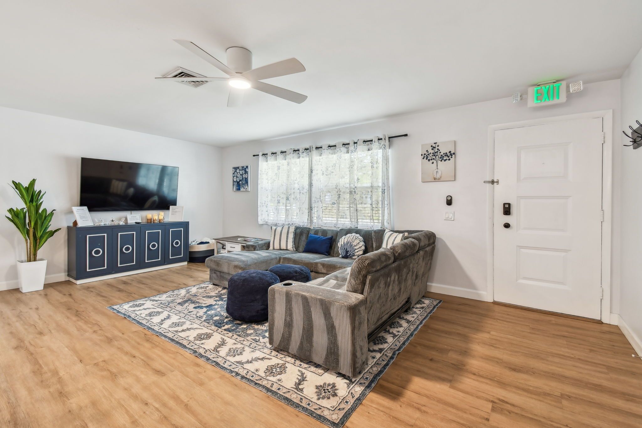 Stunning 3 Br Oasis With Waterfall Grotto By White Sands Of Clearwater Beach - Clearwater, FL