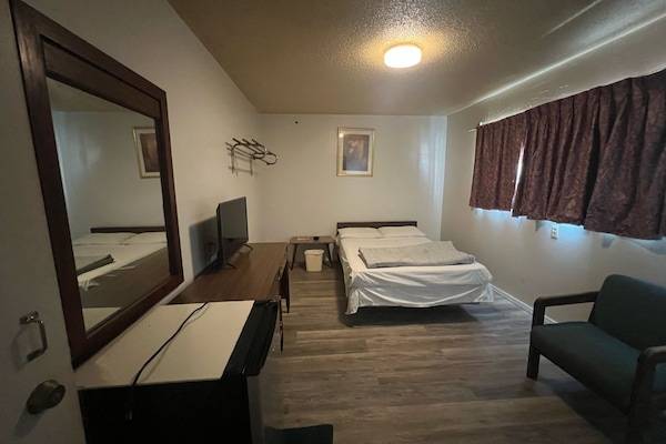 Quarto Individual, fumadores | Secretária, secretária adequada para computadores portáteis