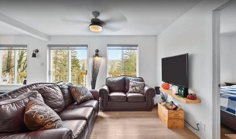 Lakeside Cottage On Lake Siesta - Peaceful Pet-friendly Haven - Quebec