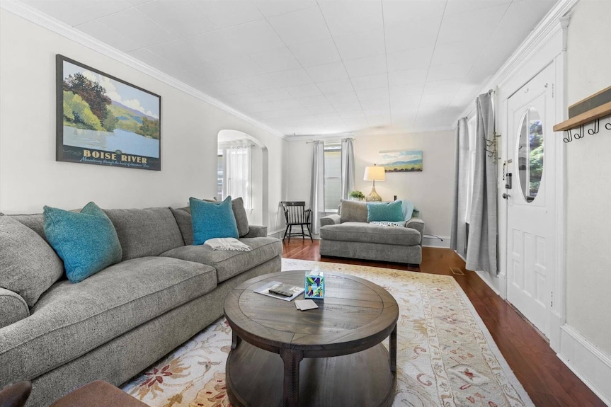 New! Historic Dog Friendly Home W/ Modern Comforts! Fenced Yard, Screened In Porch & Prime Location - Idaho