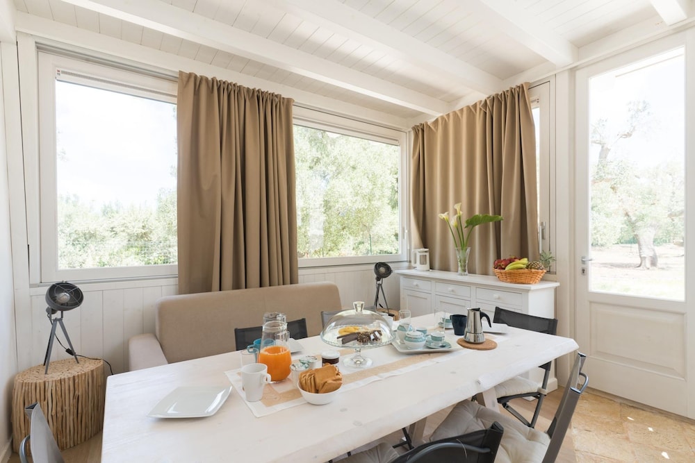 Trullo Eughene A Con Piscina - Ostuni