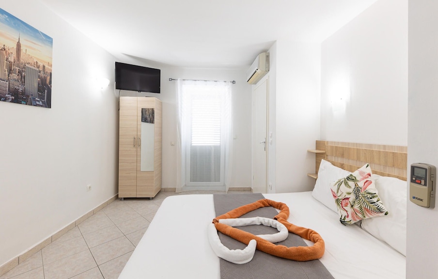 Gorgeous Apartment In Baska Voda - Baška Voda