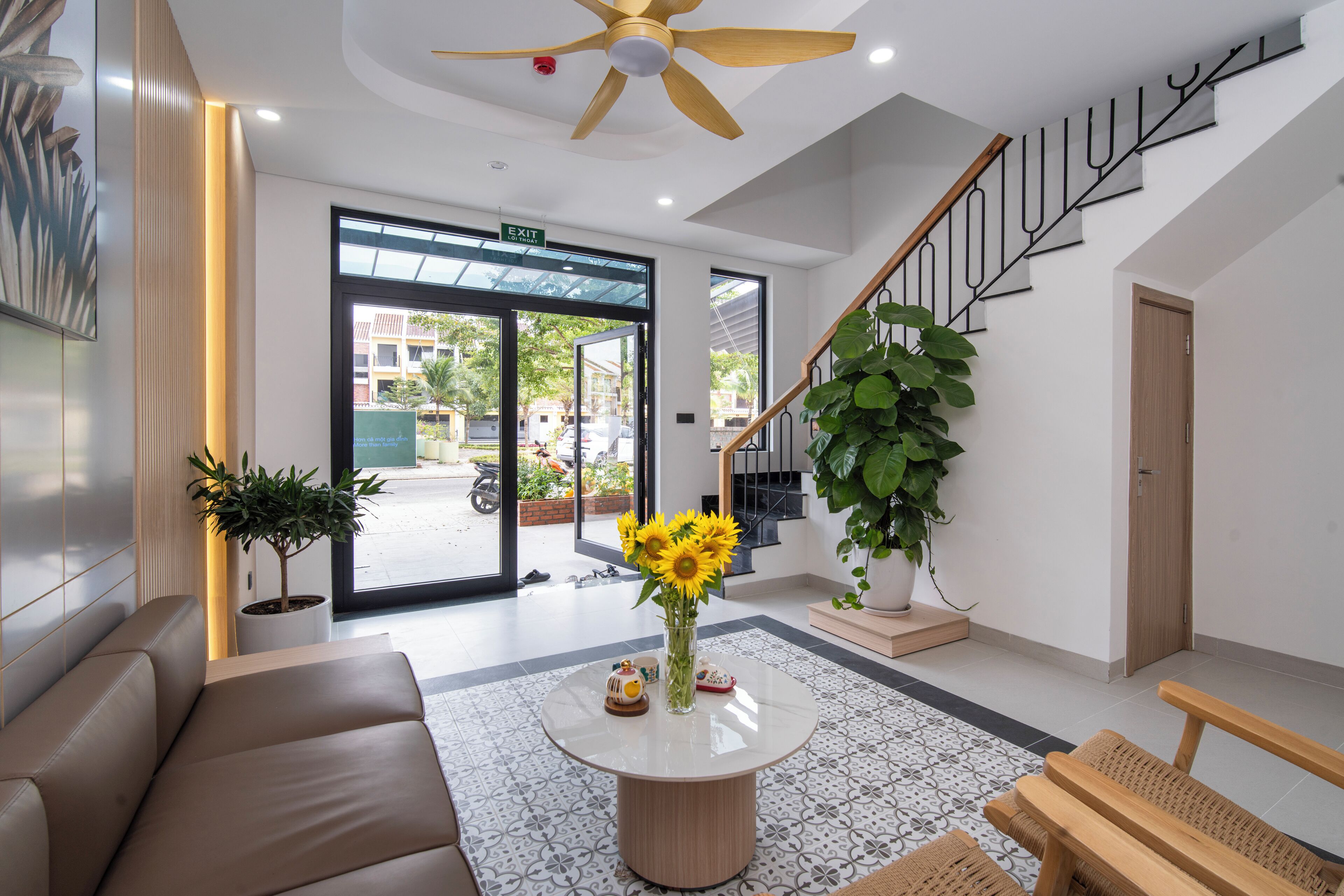 Quarto Premium, 1 quarto, Vista para a cidade | Sala de estar | Televisor de ecrã plano de 40 polegadas com canais por cabo 