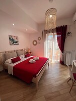 Quarto Duplo Superior, varanda, Vista para a cidade | Secretária, Wi-fi grátis 