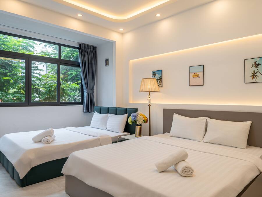 Quarto Duplo ou Twin Deluxe, Vista para a cidade | Cofre no quarto, secretária, cortinas/cortinados opacos