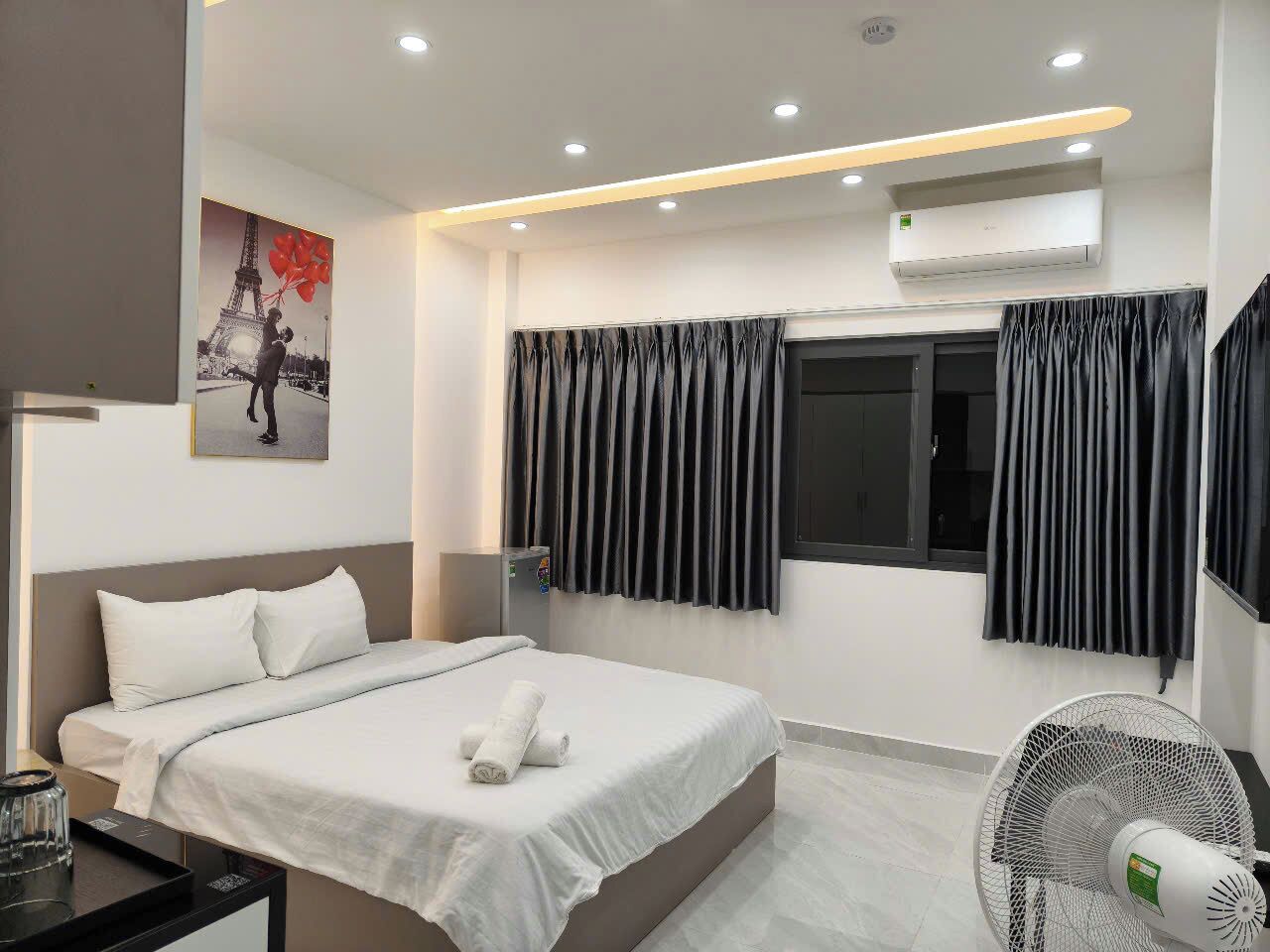 Quarto Duplo Deluxe | Cofre no quarto, secretária, cortinas/cortinados opacos 
