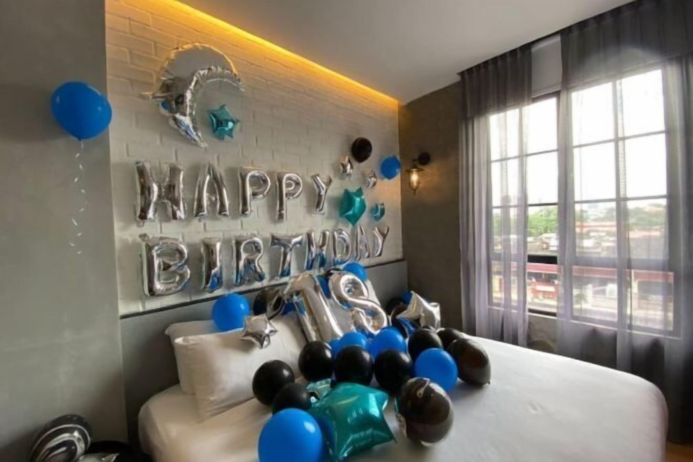 Secretária, secretária adequada para computadores portáteis 