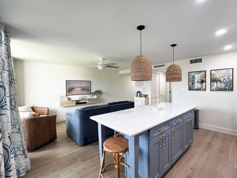 Bright & Beautiful Sanibel Island Beach Condo - Sanibel, FL