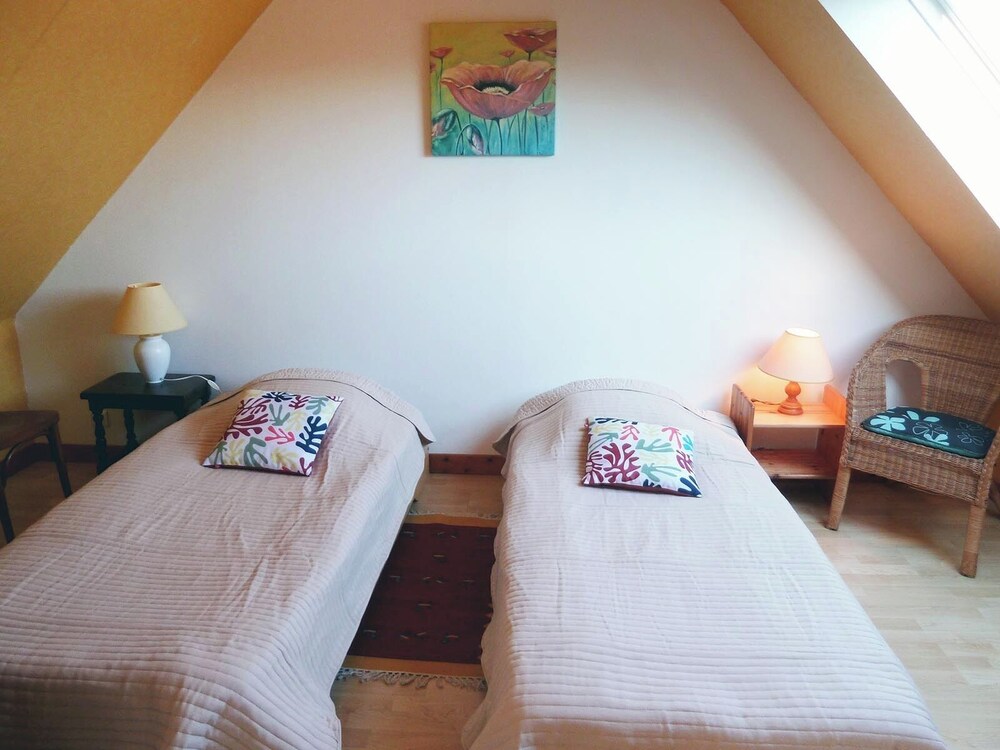 3-star house, 4 bedrooms, sleeps 8, 5km from Locquirec beaches. WIFI ...