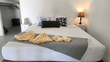 Villa Standard, 1 quarto, vista para o mar, em frente à praia | 1 quarto, secretária, Wi-fi grátis, roupa de cama fornecida