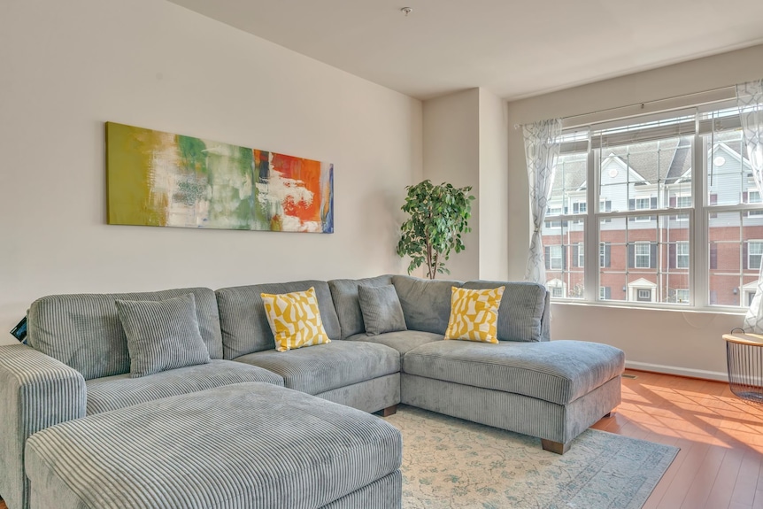 Spacious 4-bedroom Townhome In Charming Elkridge With Wifi, Ac/ Outdoor Playarea - Baltimore, MD