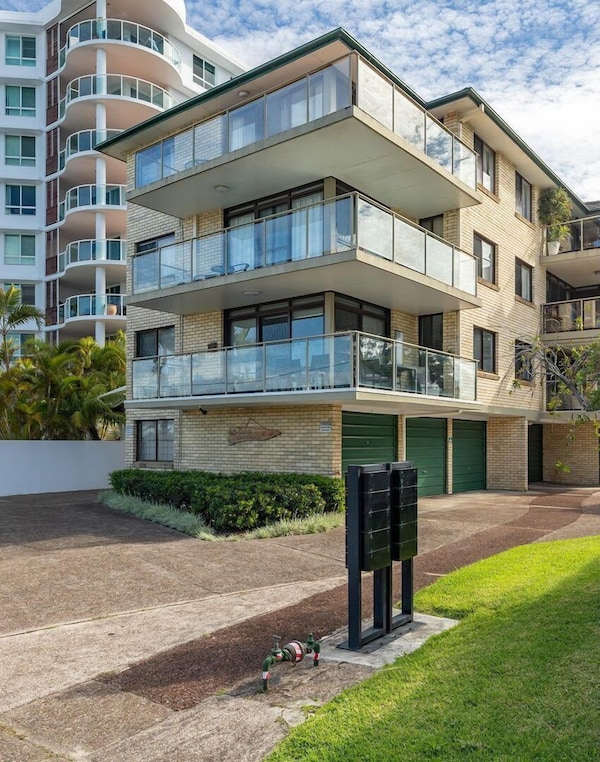 Oxley 5 On The Tuncurry Foreshore. - 포스터