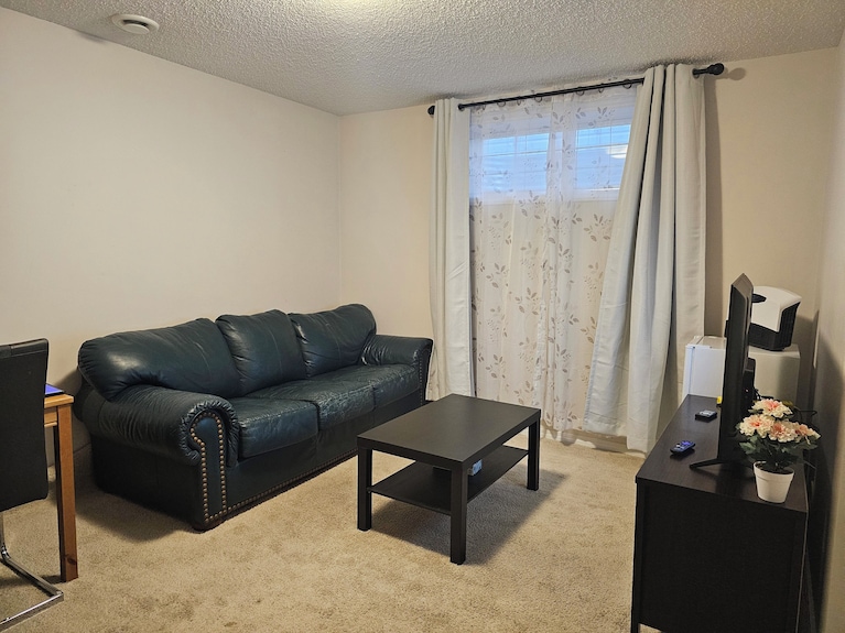 Family-friendly Cozy Basement Suite - Up To 4 Guests - Alberta