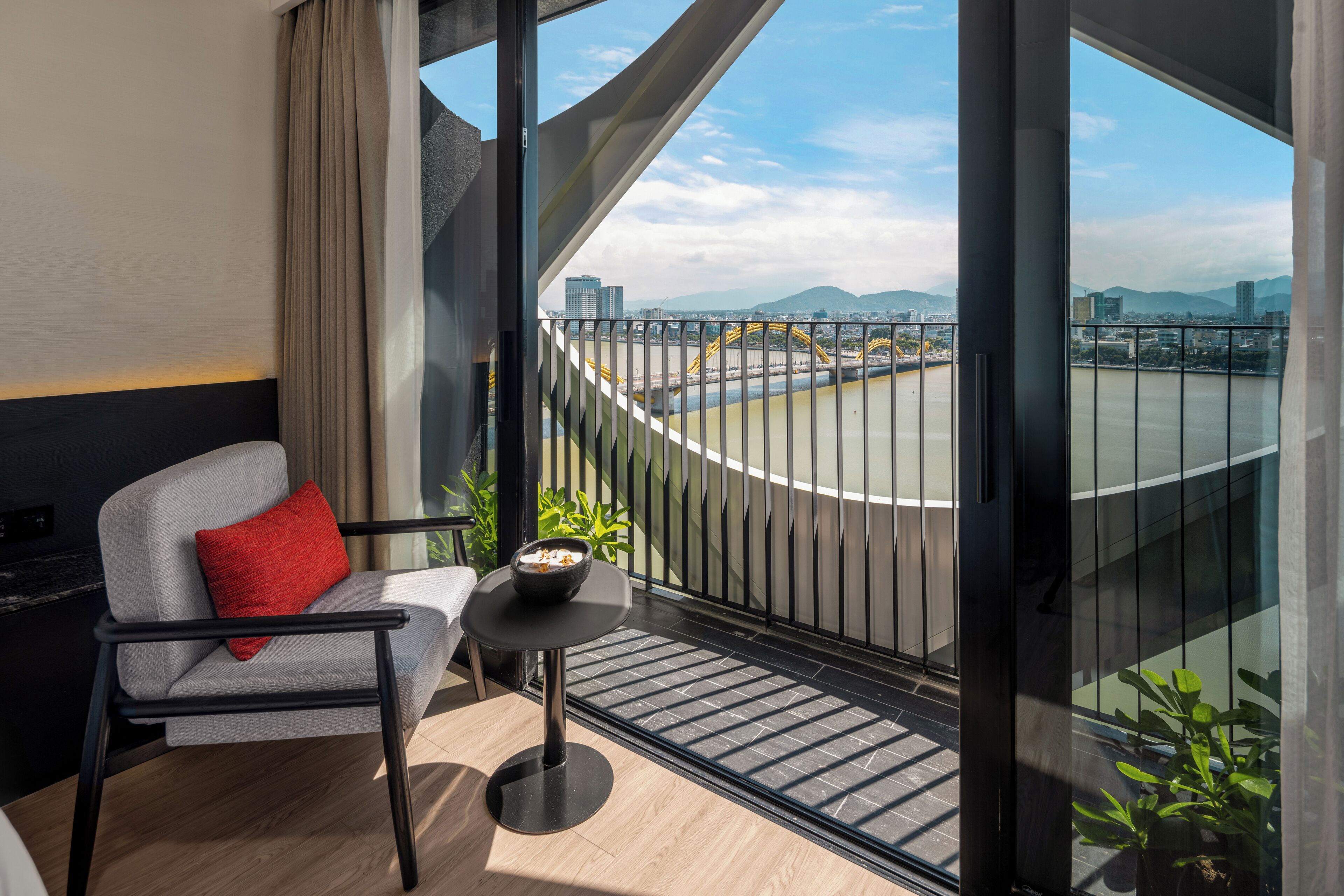 King Room River Front | Varanda