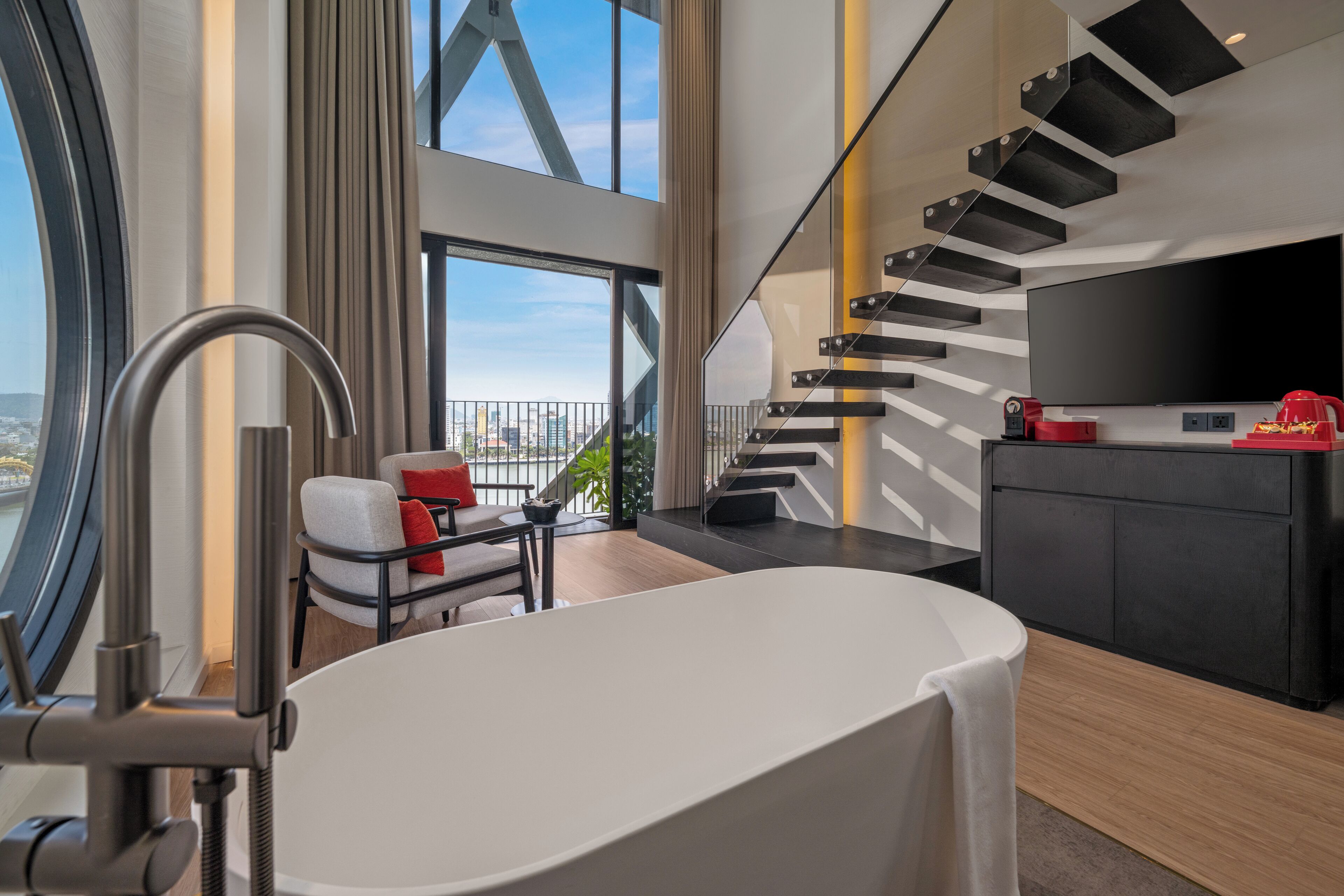 Duplex River Front Signature | Área de estar | TV 43 polegadas com canais de TV premium