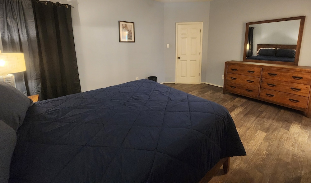 3-Bedroom House Near Six Flags and SeaWorld - Far West Side | Vrbo