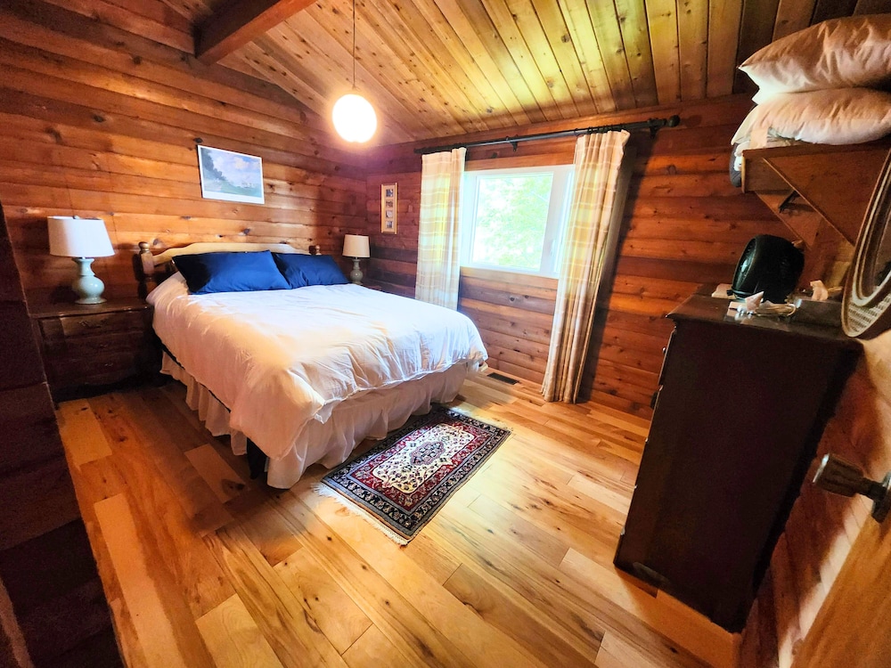 Private, Ocean View Cottage, 5 Mins - Cavendish, large deck, A/C, Wifi ...