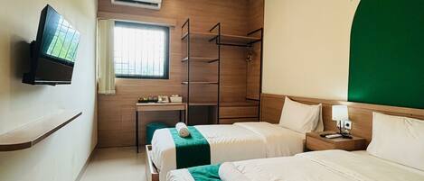 Quarto duplo superior | Escrivaninha, Wi-Fi de cortesia, roupa de cama