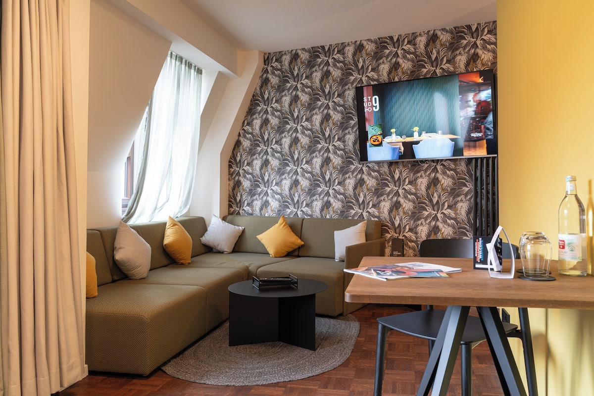 Duplex conforto | Área de estar | Smart TV 43 polegadas com canais a cabo, Netflix, serviços de streaming